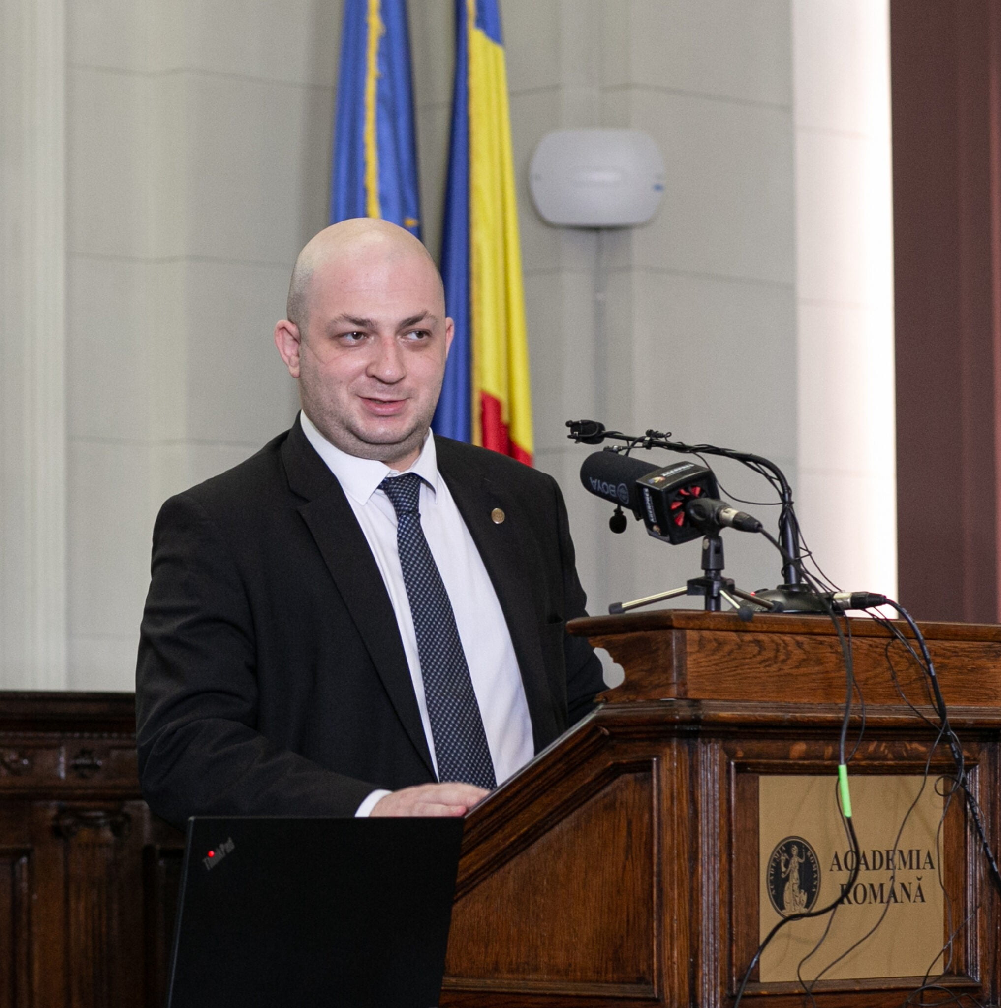 Silviu Vexler îi rupe pe Eminescu, Iorga, Alecsandri, Paulescu în ...