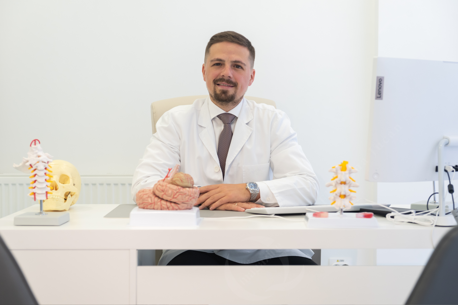 Neurochirurgul Iustinian Simion, în „sala de operații” Q Magazine: Nu ...