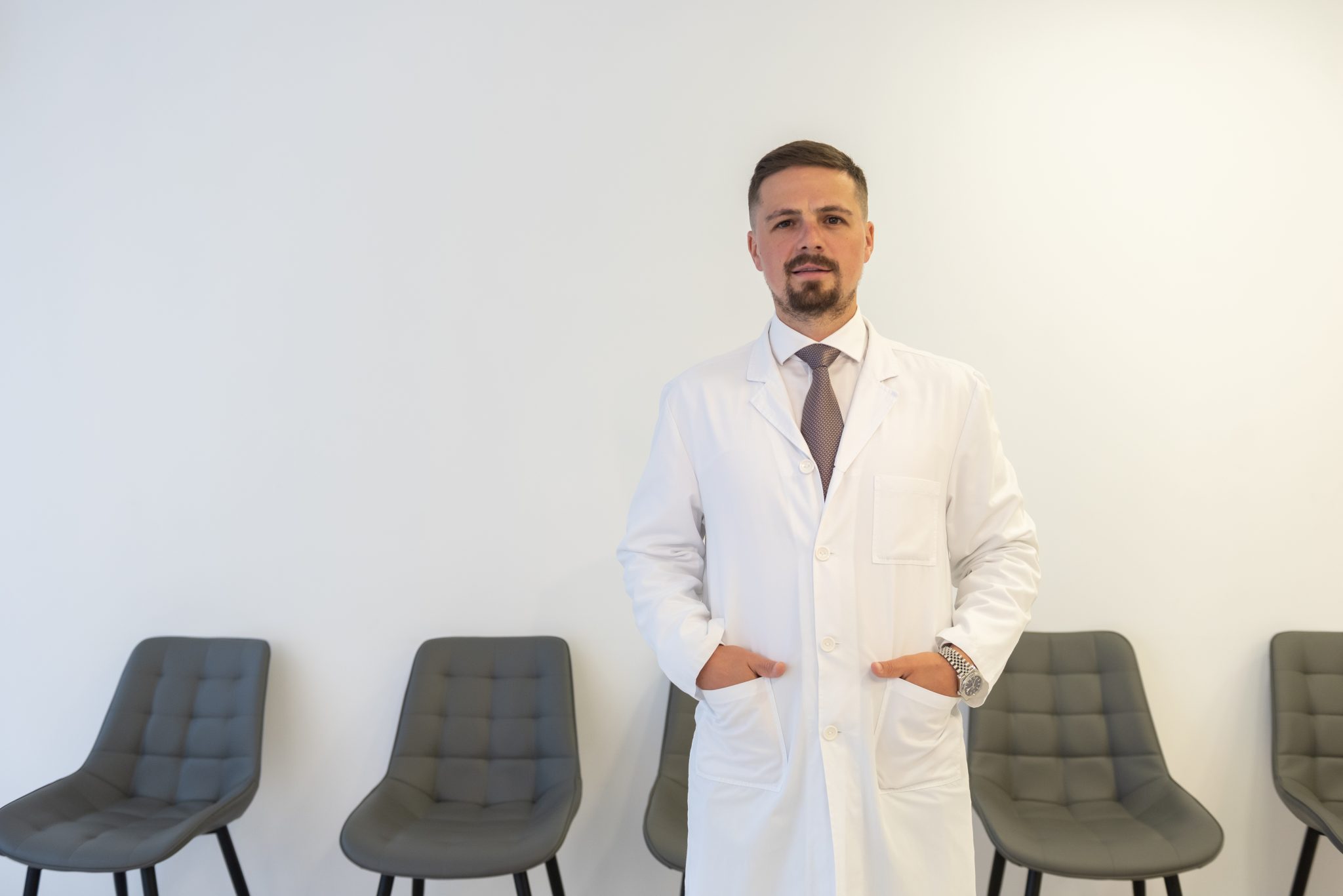 Neurochirurgul Iustinian Simion, în „sala de operații” Q Magazine: Nu ...