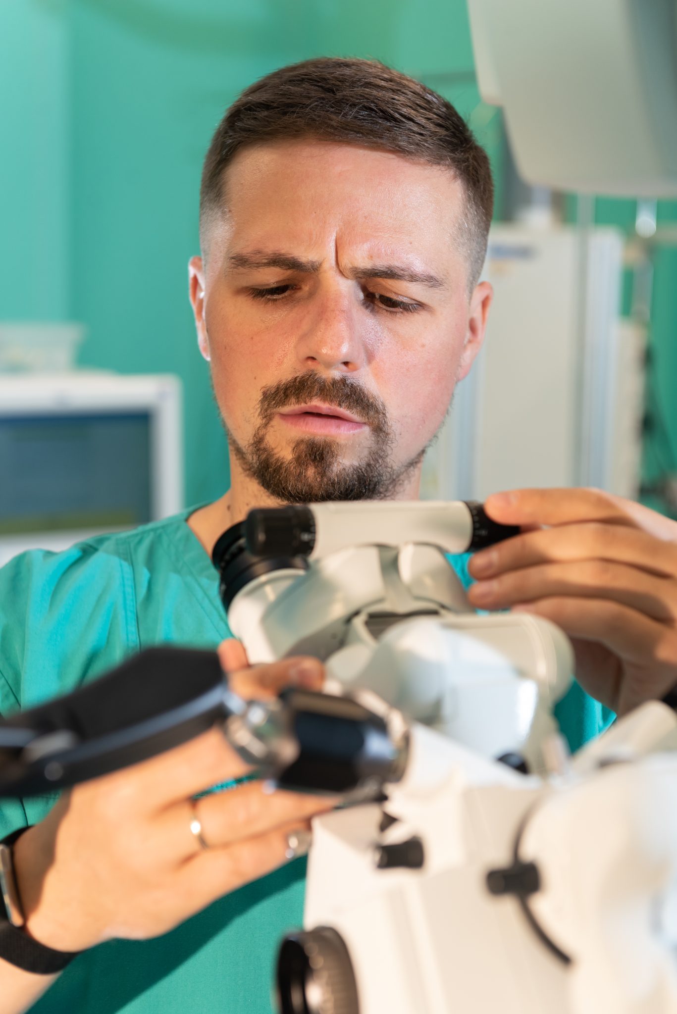 Neurochirurgul Iustinian Simion, în „sala de operații” Q Magazine: Nu ...